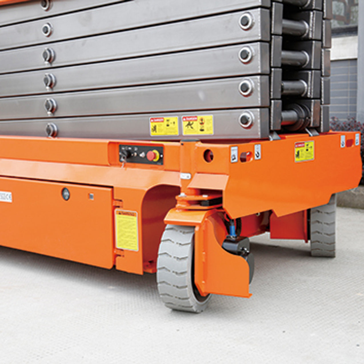 Ballymore Drivable Scissor Lift 32' Platform, 700 Lb. Capacity (DSL-32 ...